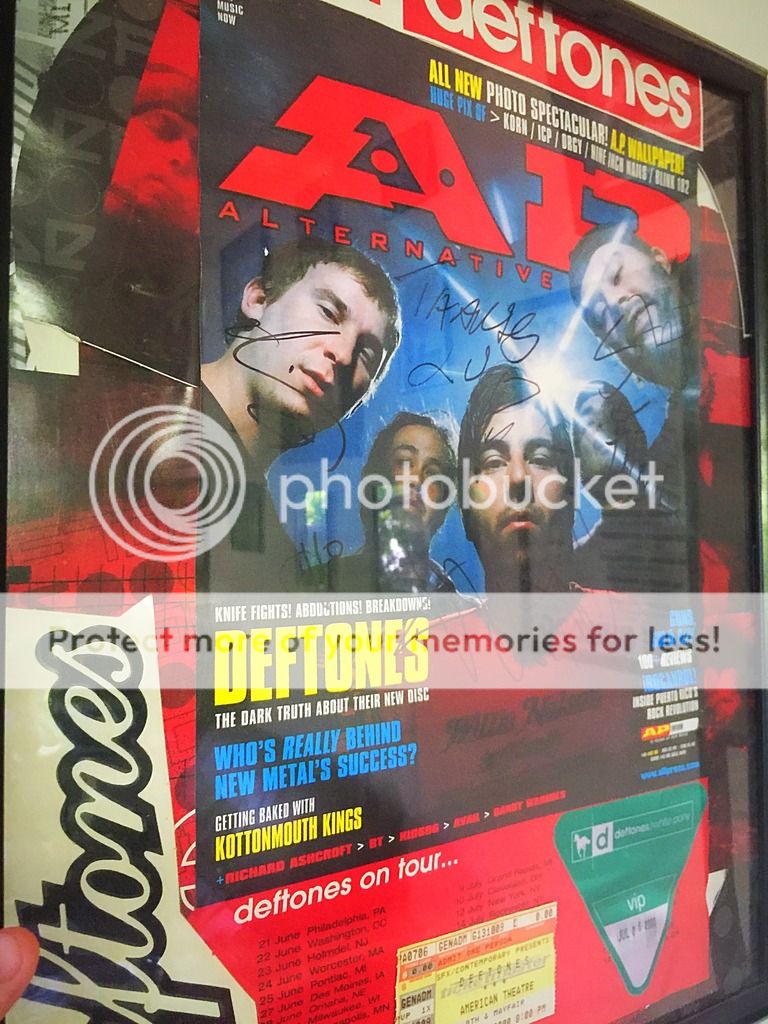 Full band Autographed (with Chi Cheng) from 2000 : r/deftones